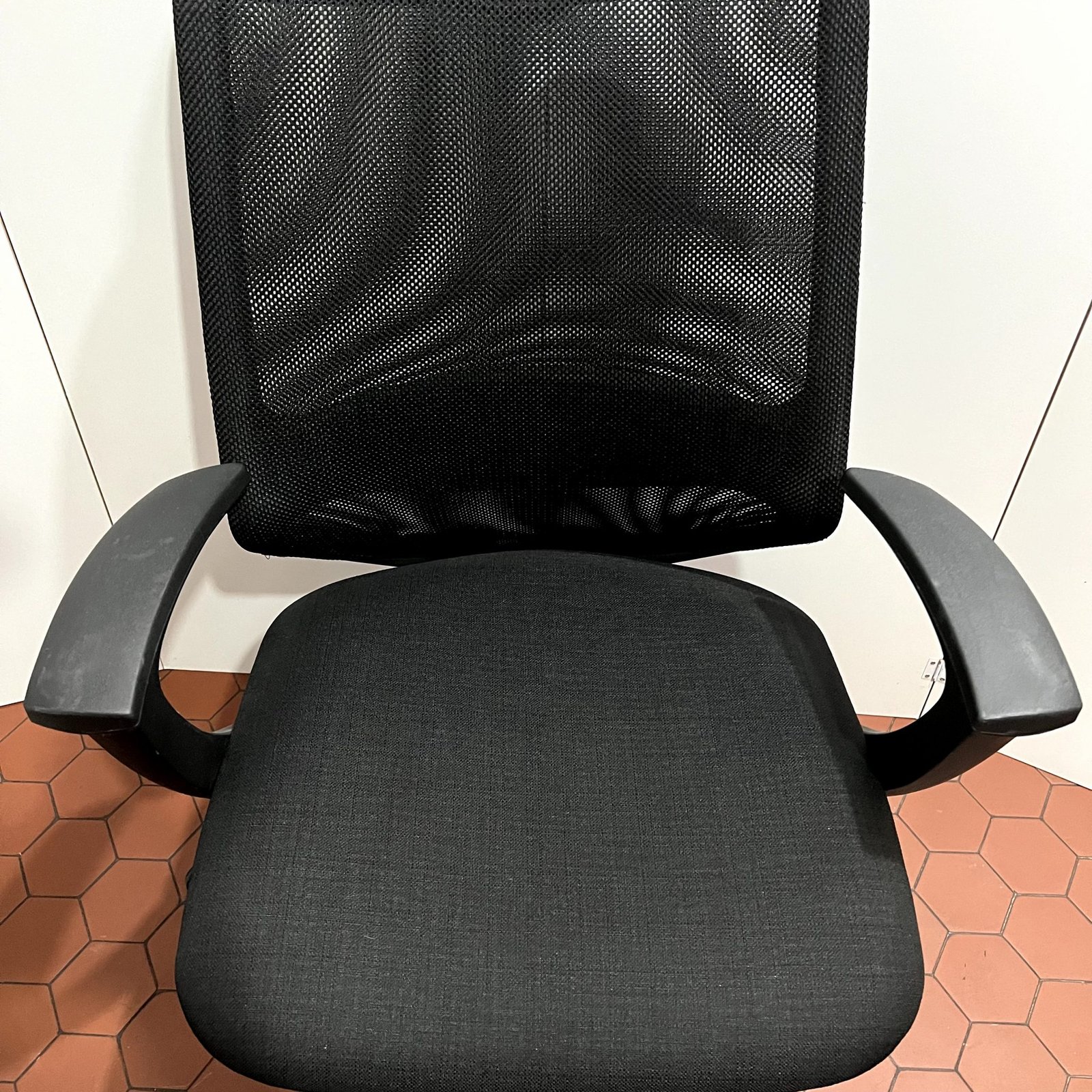Silla Aston Con Apoyacabeza - Kevlar Amoblamientos