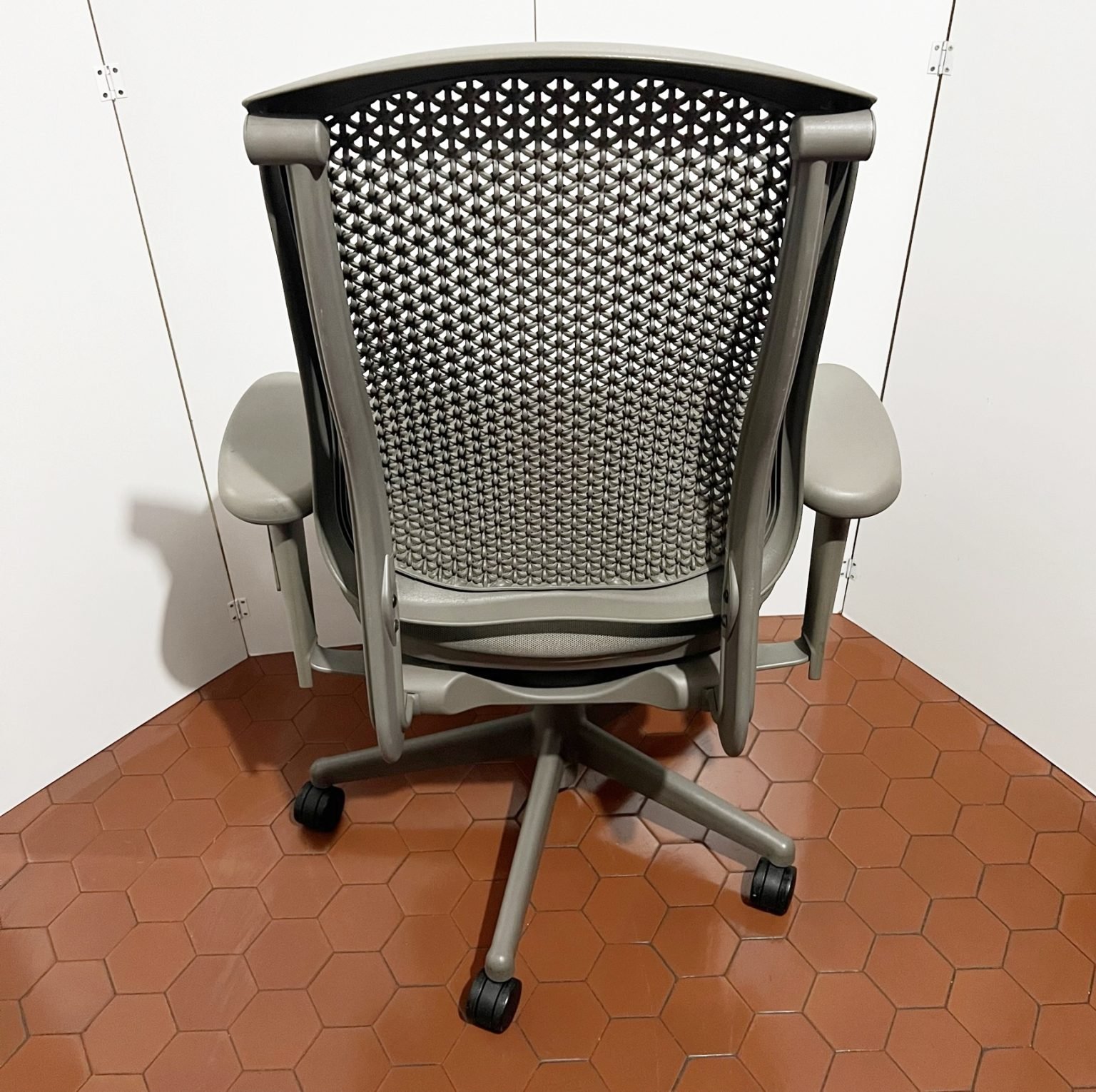Silla Herman Miller Modelo Celle Gris - Kevlar Amoblamientos