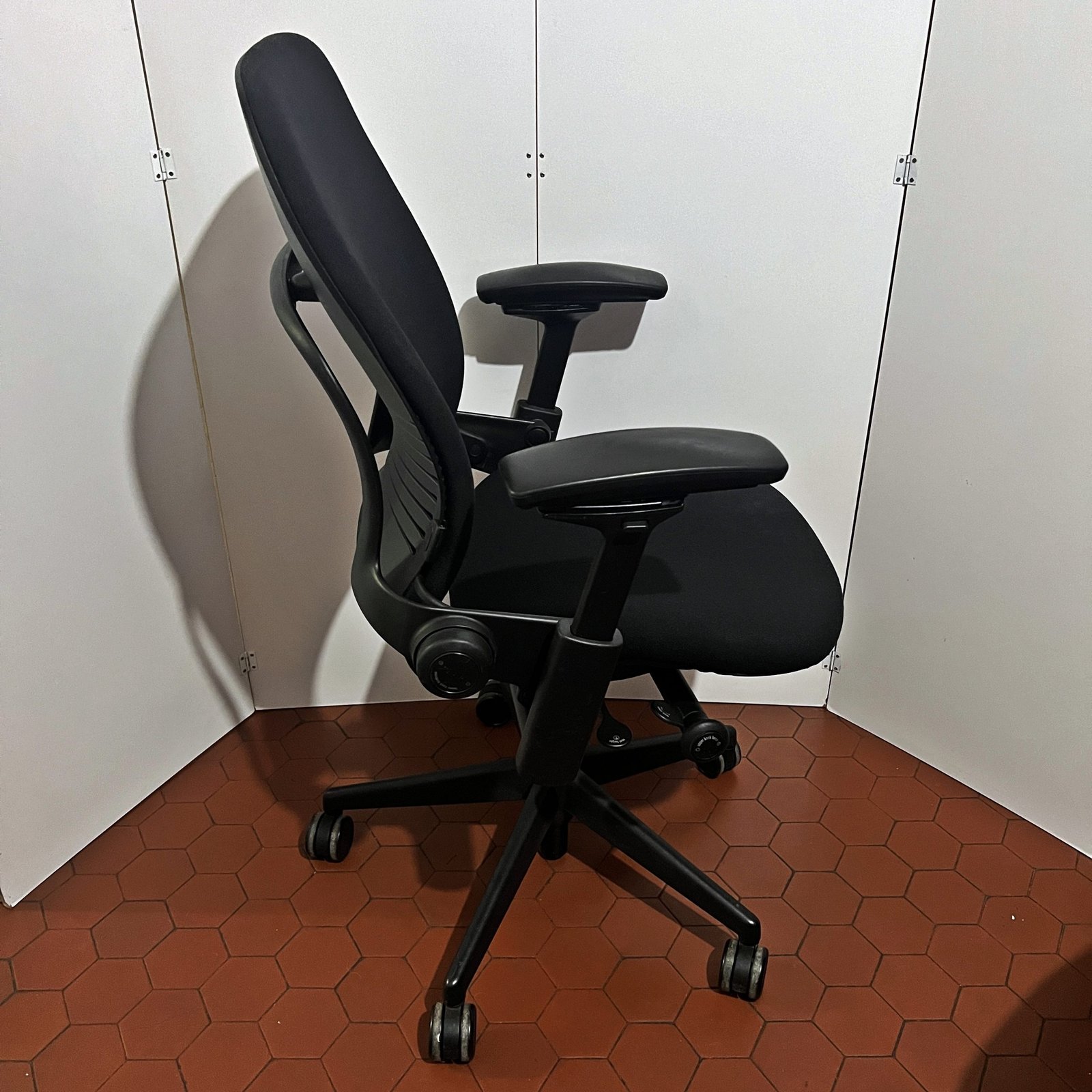 Silla Steelcase Leap V2 – Kevlar Amoblamientos